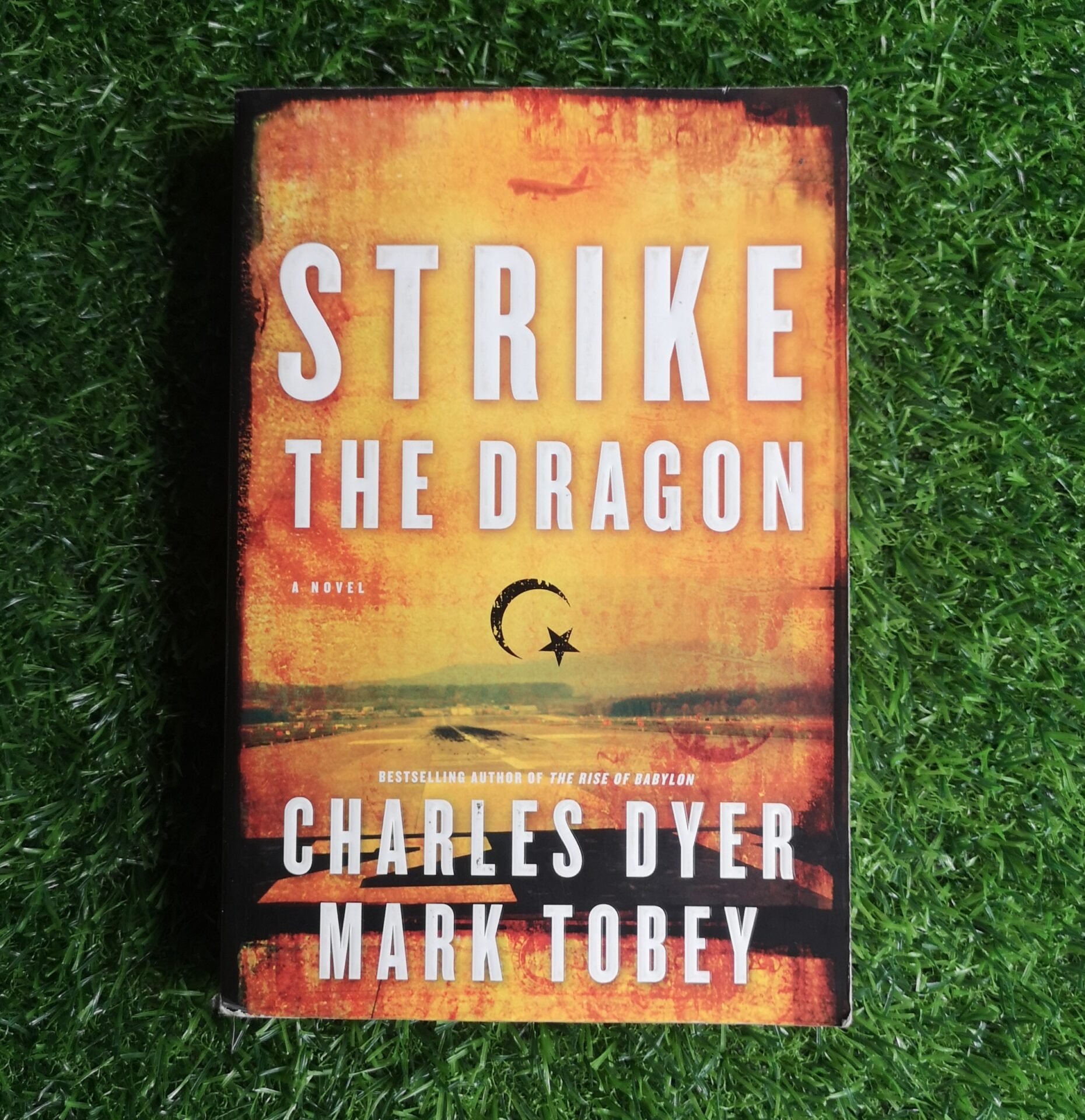 Strike The Dragon - Charles Dyer, Mark Tobey
